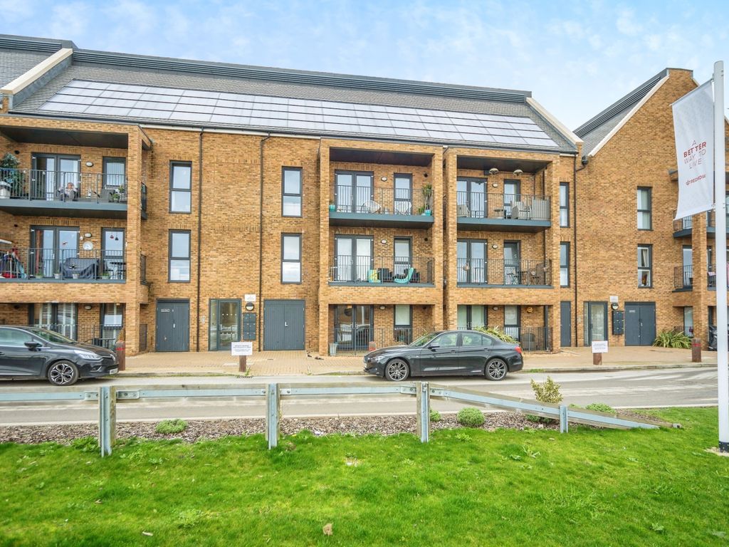 2 bed flat for sale in Knights Templar Way, Rochester, Kent ME2, £ ...