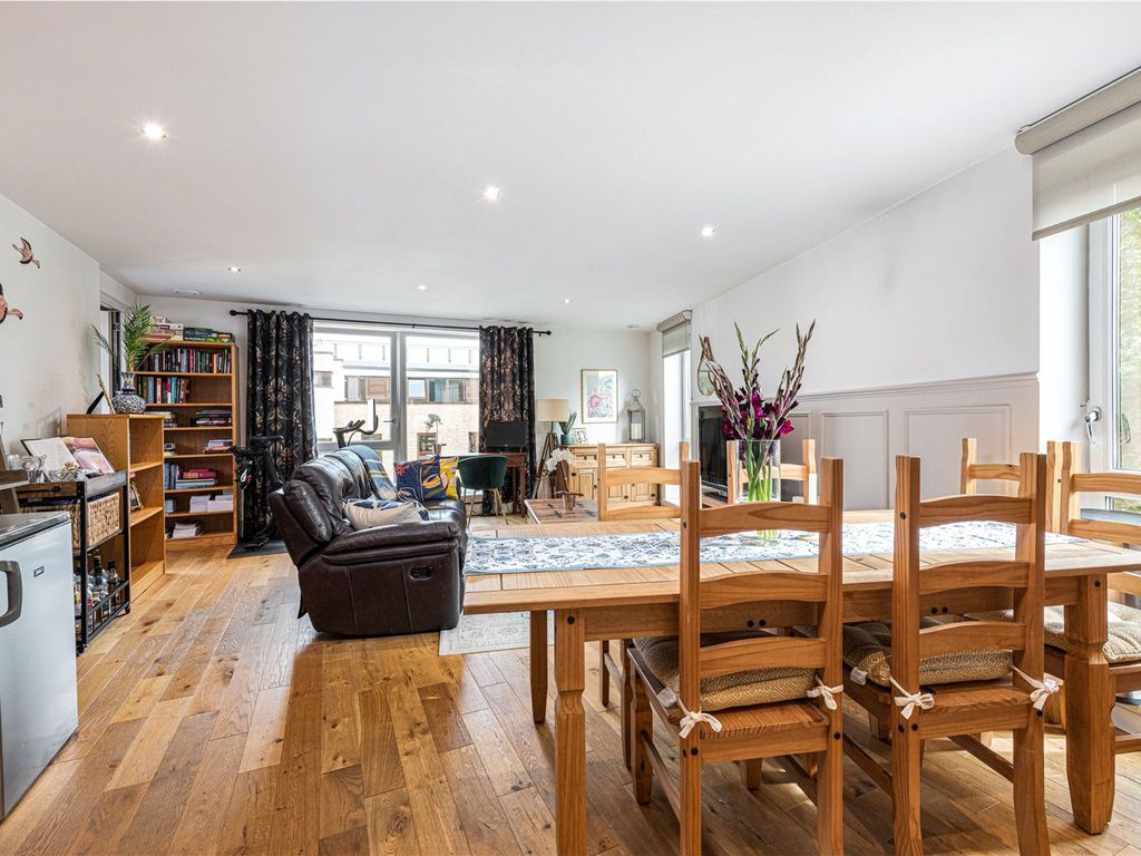 2 bed flat for sale in Eltringham Street, London SW18, £595,000 - Zoopla