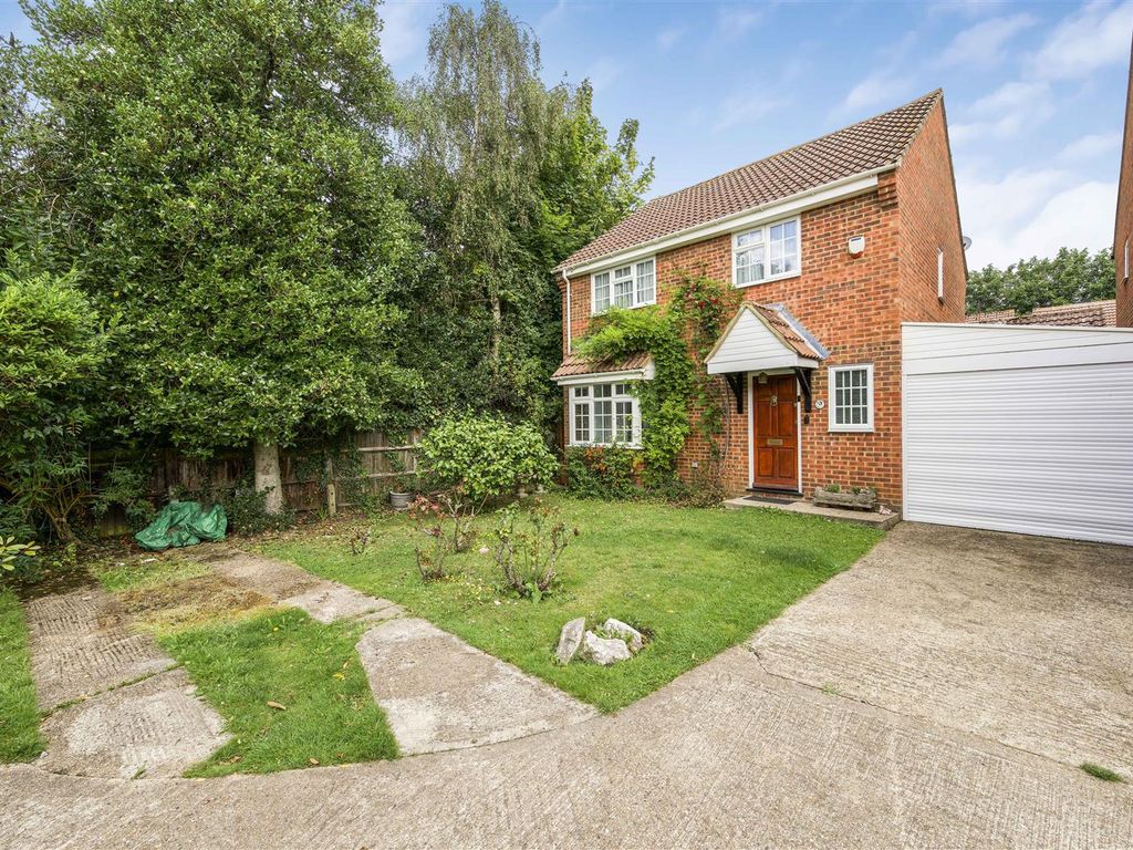 3 bed detached house for sale in Penn Close, Cowley, Uxbridge UB8 - Zoopla