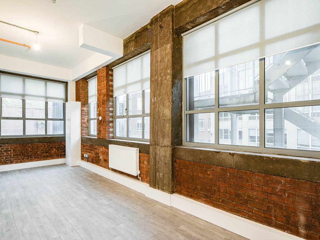 2 bed flat to rent in Benwell Road, London N7, £2,600 pcm - Zoopla