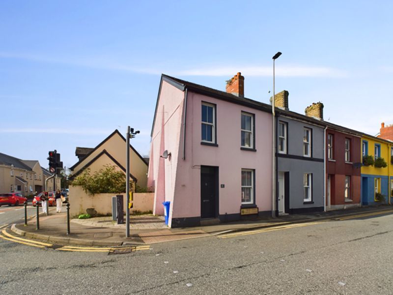 2 Bed End Terrace House For Sale In Water Street Carmarthen Sa31 £