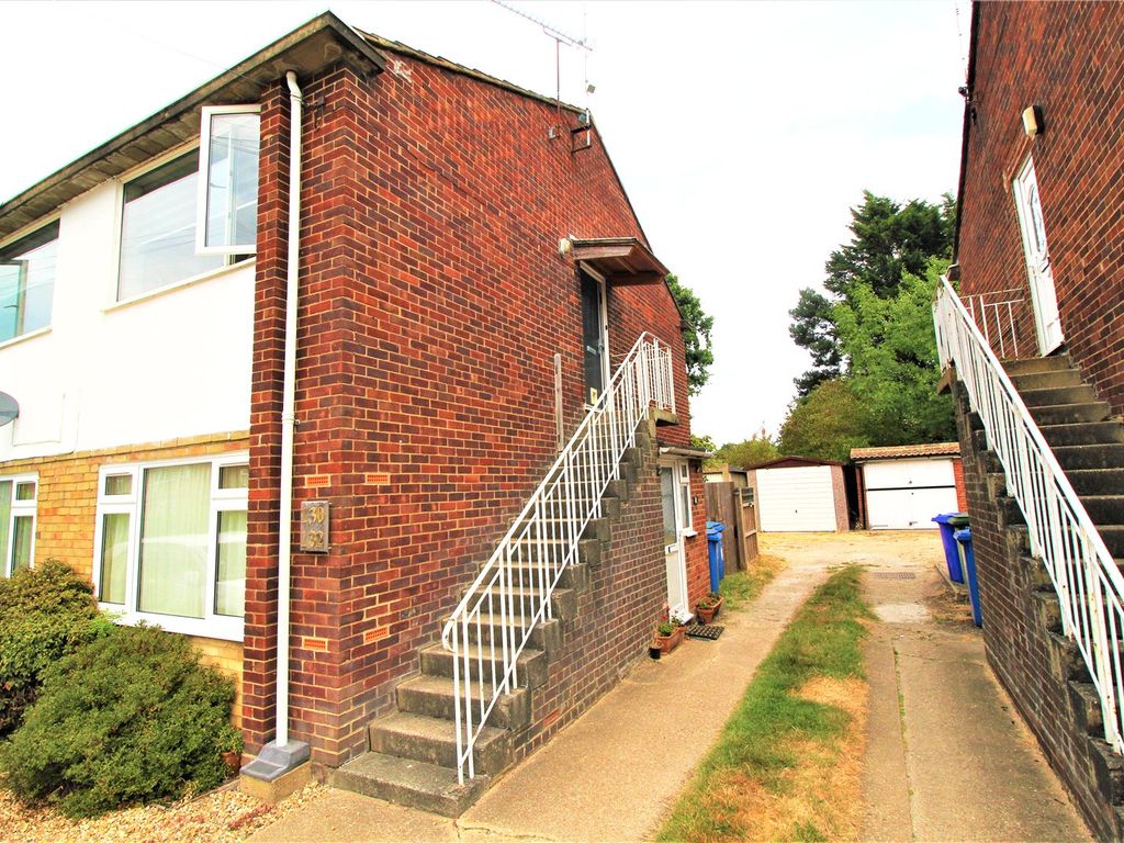 2 Bed Maisonette For Sale In Beta Road Farnborough Hampshire Gu14