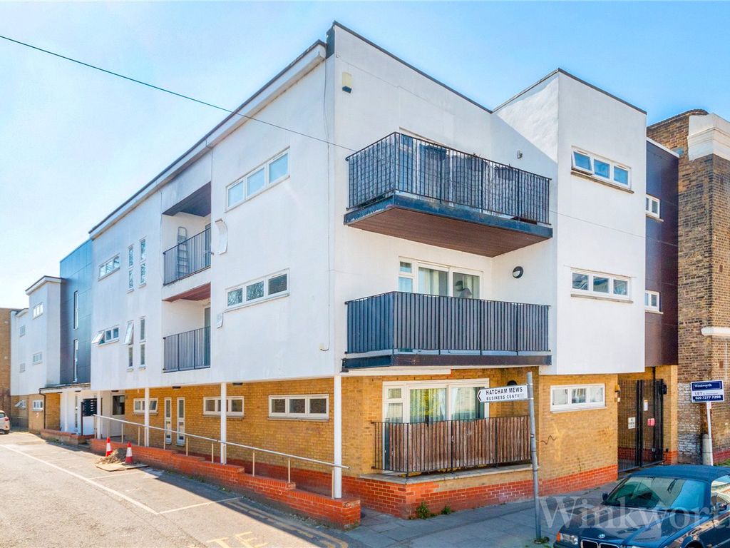 2 bed flat to rent in Hatcham Park Mews, London SE14, £2,000 pcm - Zoopla