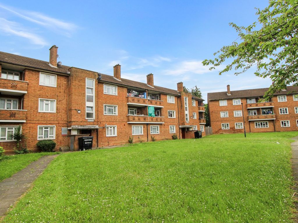 3 bed flat for sale in Moot Court, Fryent Way, London NW9, £375,000 ...