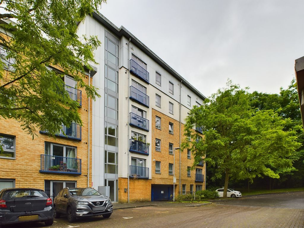 2 bed flat for sale in Netherfield Place, Basingstoke RG24, £210,000 ...