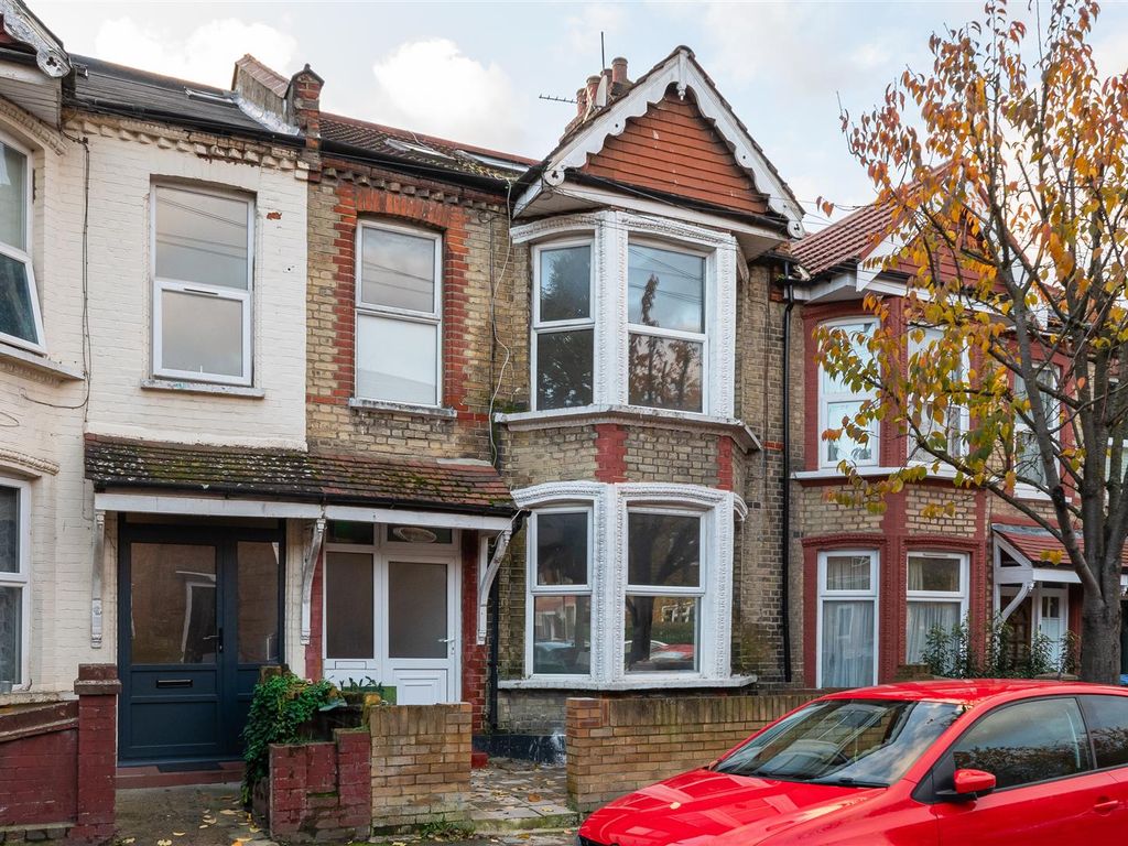 Studio to rent in Pearl Road, London E17, £1,150 pcm - Zoopla