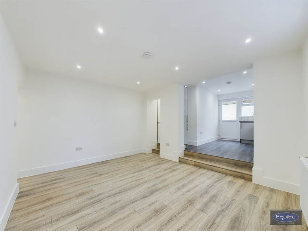 2 bed flat to rent in Frederick Place, Woolwich, London SE18, £1,600 ...