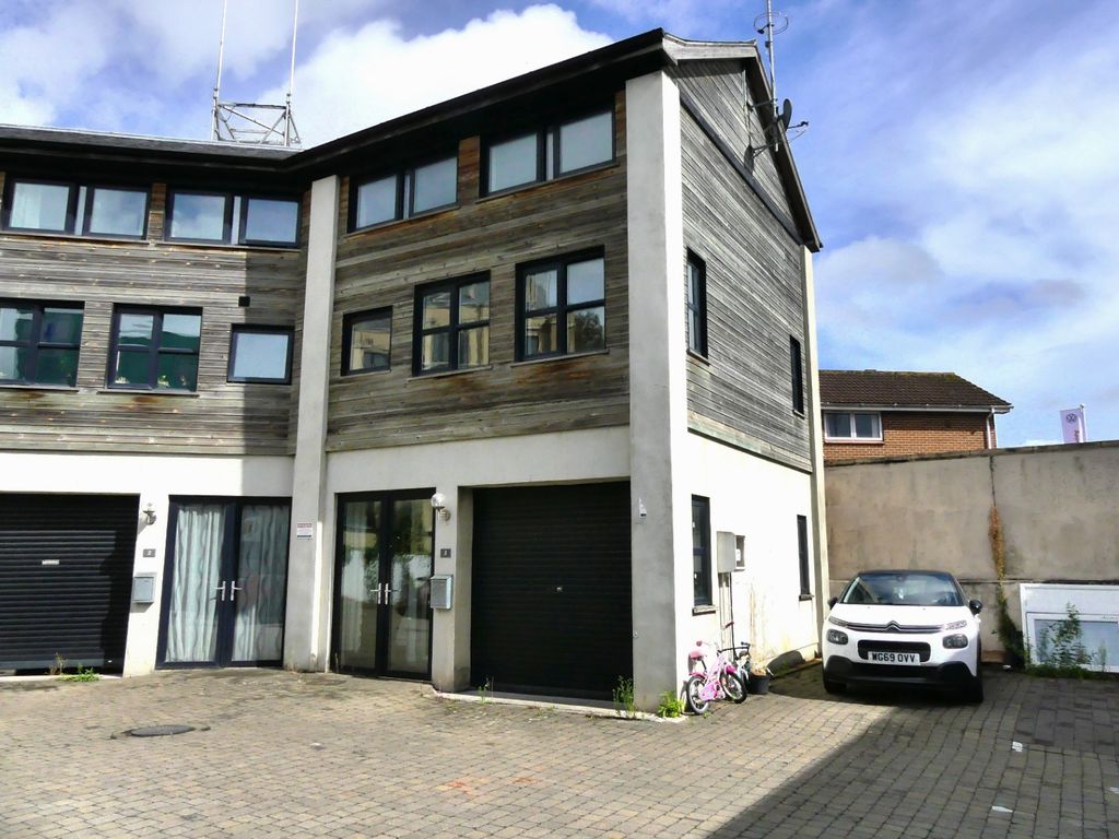 2 Bed End Terrace House For Sale In Kingsteignton Road Newton Abbot