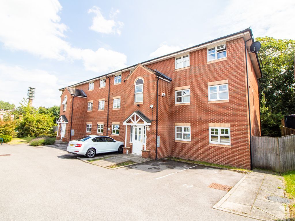 2 bed flat for sale in 19 Farnley Crescent, Leeds LS12 - Zoopla