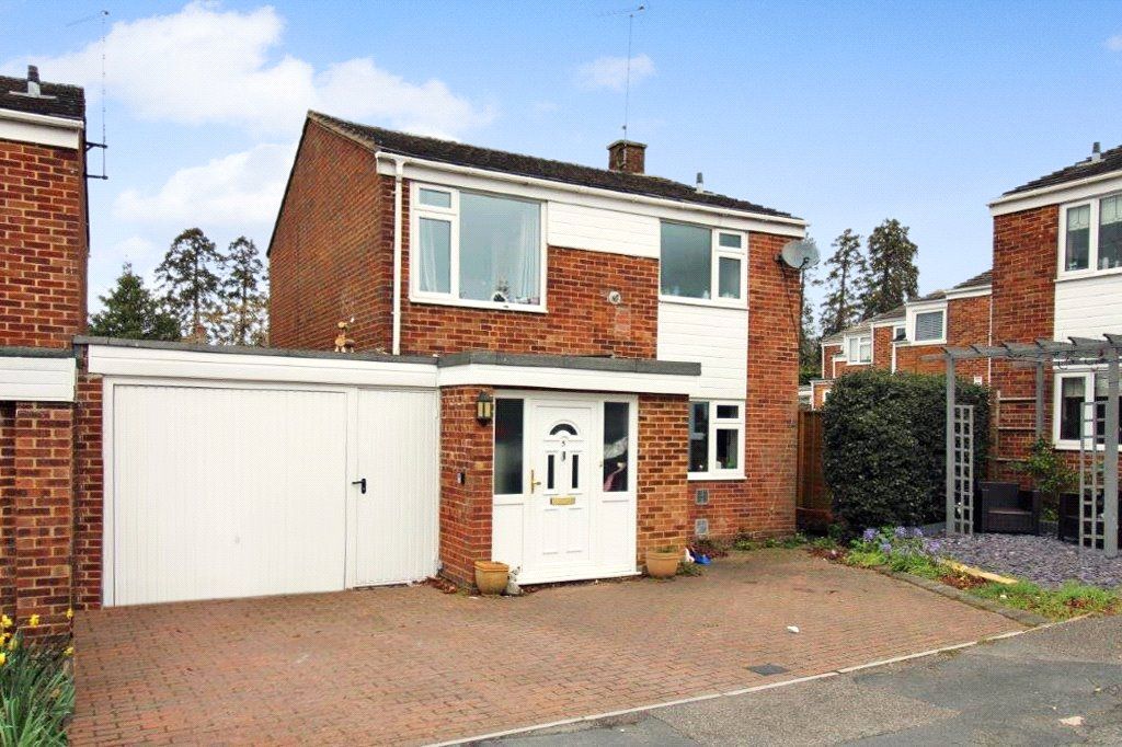 3 Bed Link Detached House For Sale In Nairn Close Frimley Camberley
