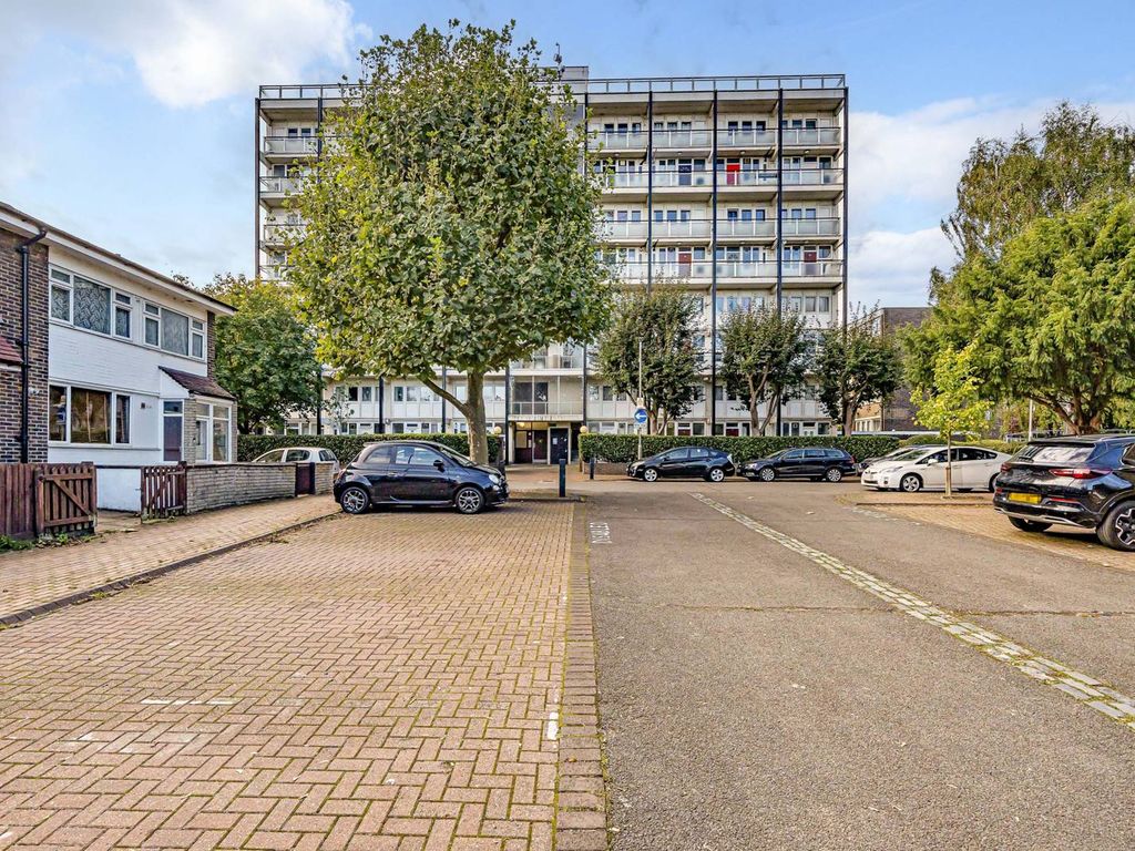 2 bed flat for sale in Barringer Square, Tooting Bec, London SW17, £ ...