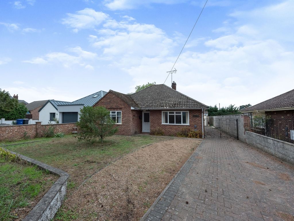 3 bed detached bungalow for sale in London Road, Brandon IP27 - Zoopla