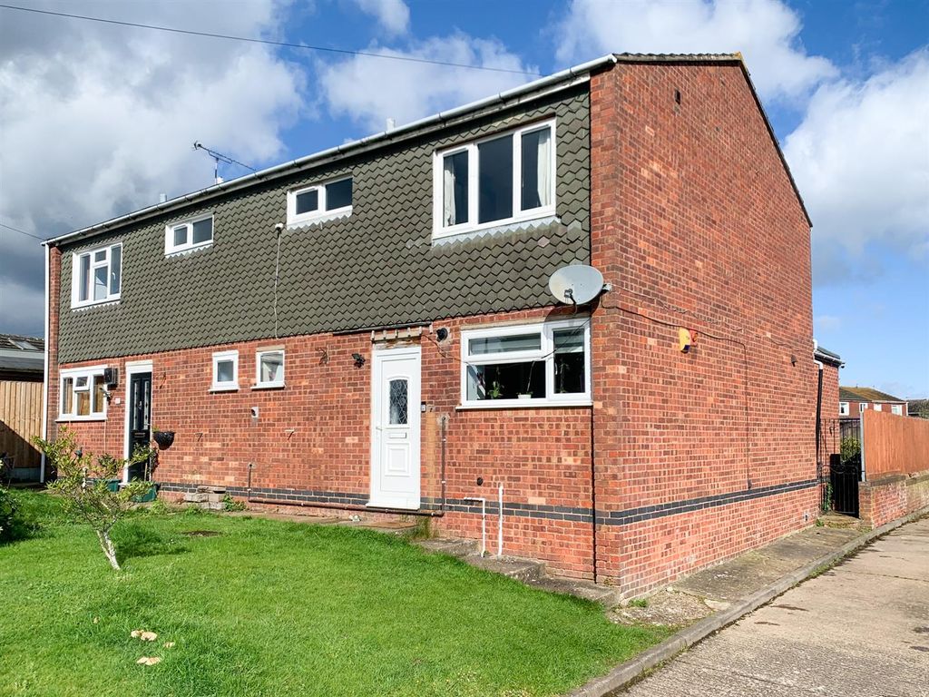 3 Bed Semi Detached House For Sale In Court Close Bishops Tachbrook