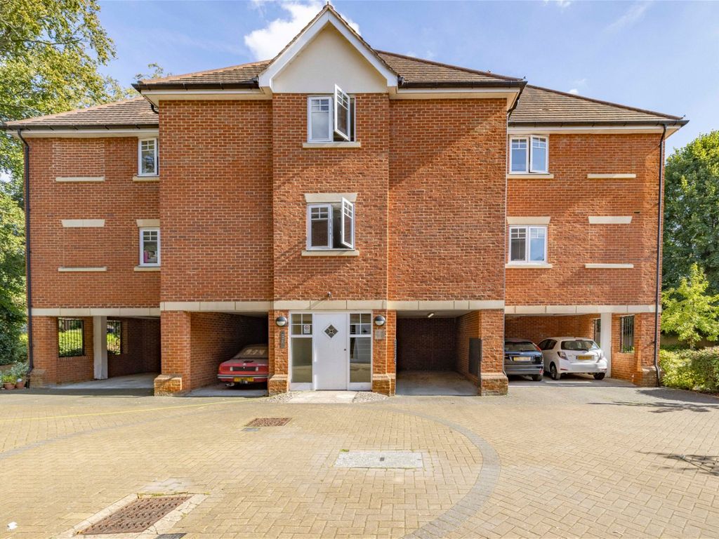 2 bed flat for sale in Priory Fields, Watford WD17, £350,000 - Zoopla