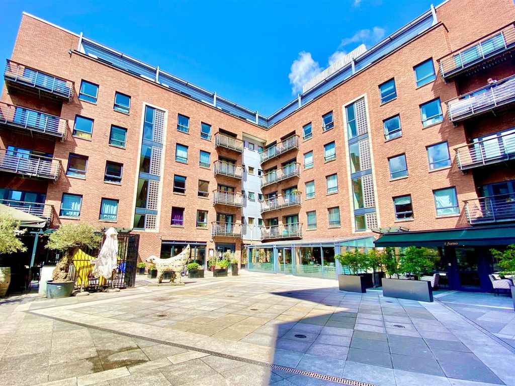 3 bed flat for sale in Madison Square, Liverpool L1 - Zoopla