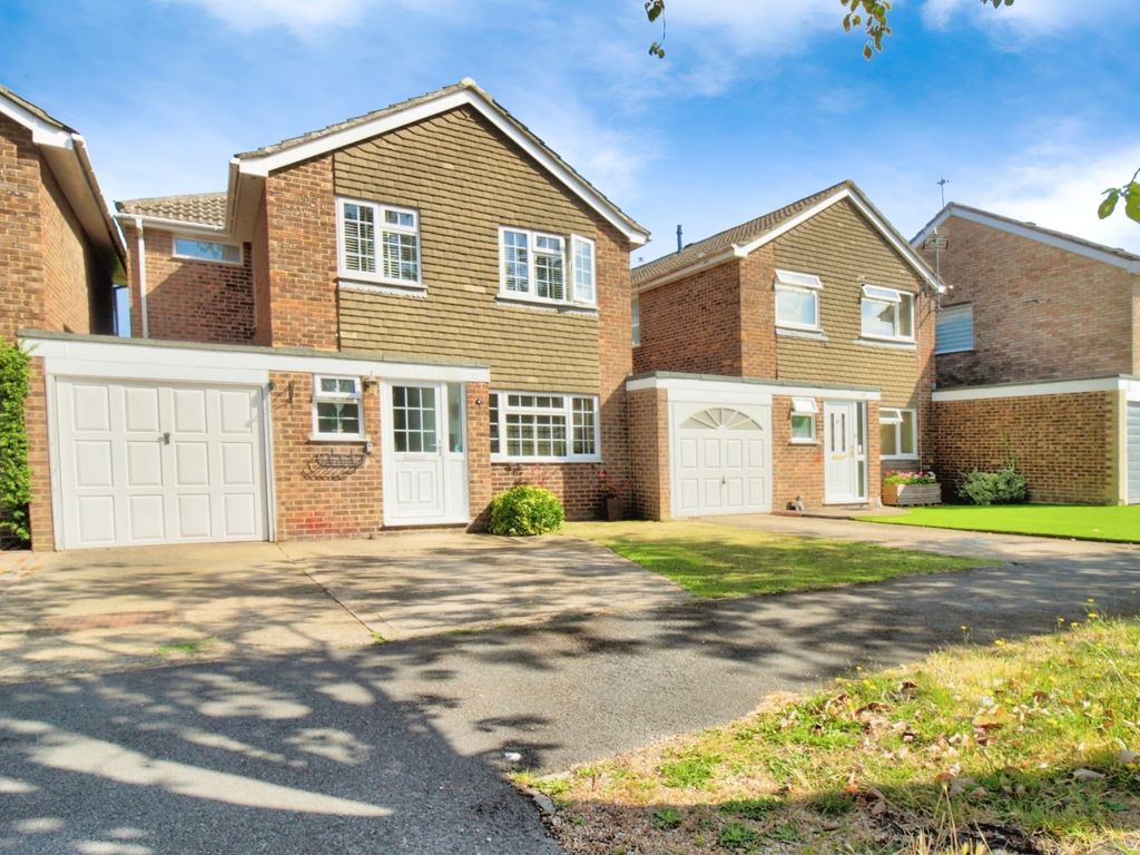 4 bed link detached house for sale in Medlicott Drive, Abingdon ...