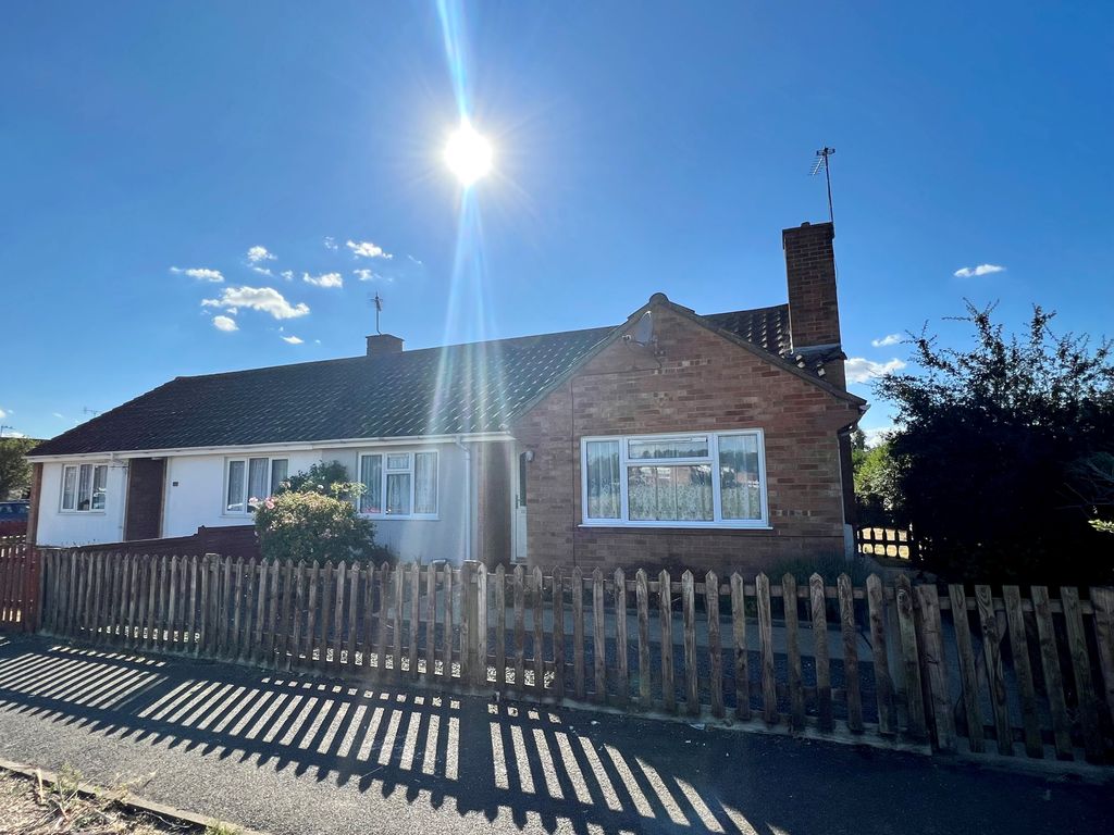 2 Bed Bungalow To Rent In Scott Avenue Mildenhall Bury St Edmunds