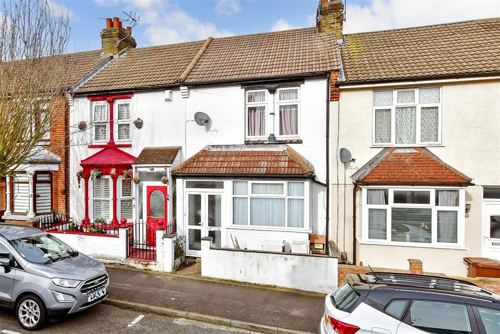 3 Bed Terraced House For Sale In Cavendish Avenue Gillingham Kent Me7