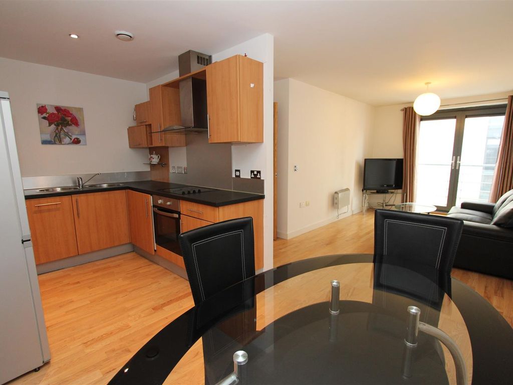 2 bed flat to rent in Waterloo Street, Leeds LS10, £1,150 pcm - Zoopla