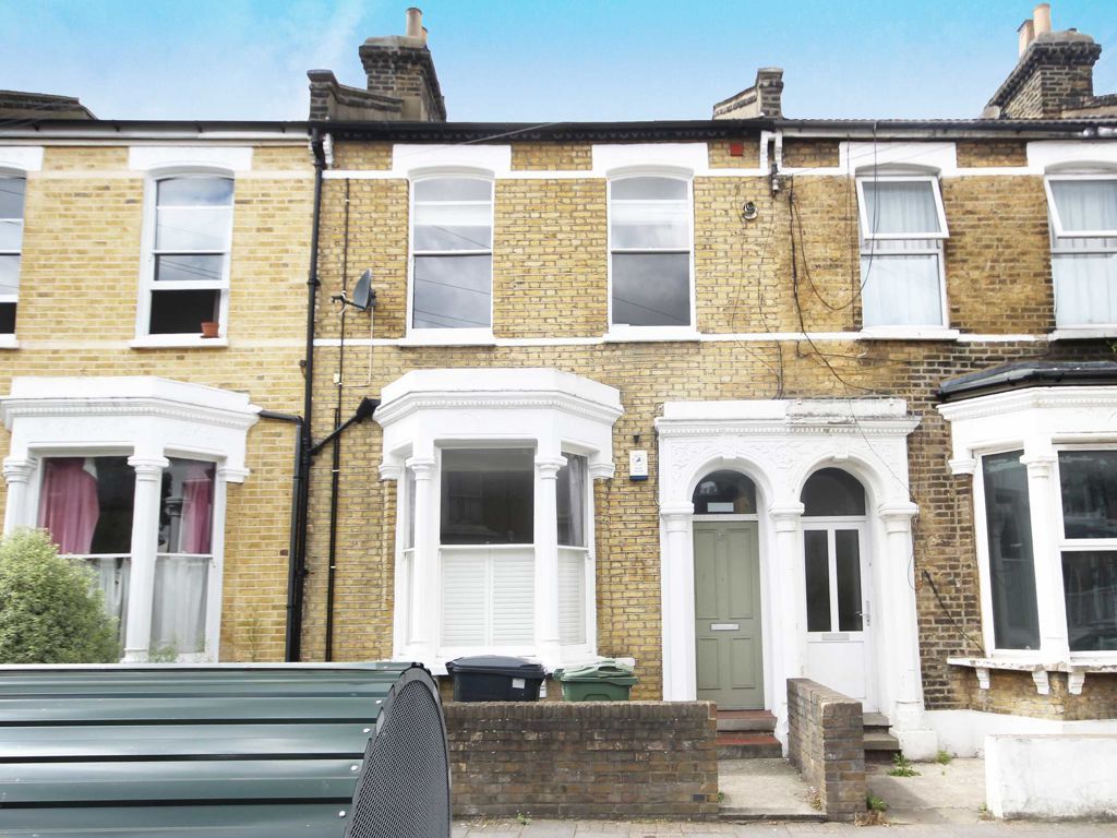1 bed flat to rent in Branksome Road, London SW2, £1,950 pcm - Zoopla