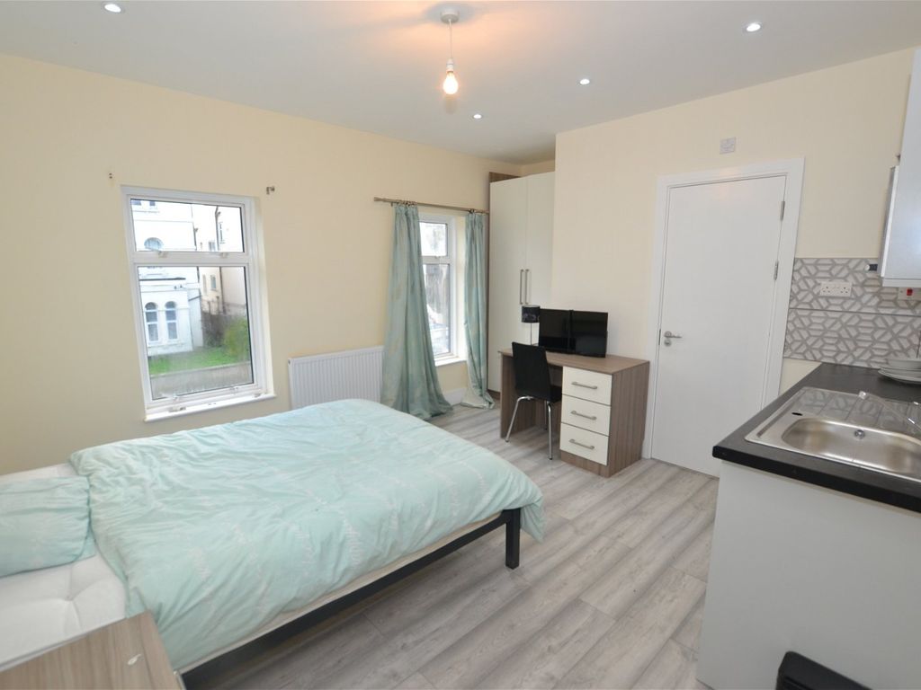 Room to rent in Bulstrode Road, Hounslow TW3, £1,100 pcm - Zoopla