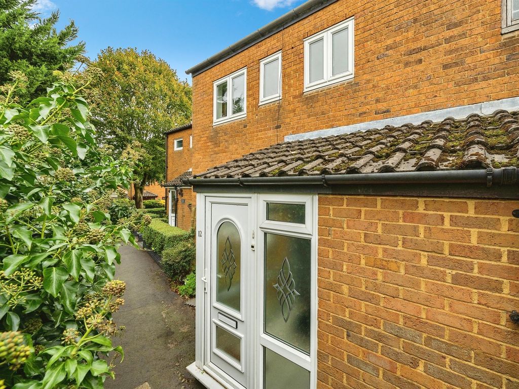 3 Bed Terraced House For Sale In Divot Place Hertford Sg13 £350 000