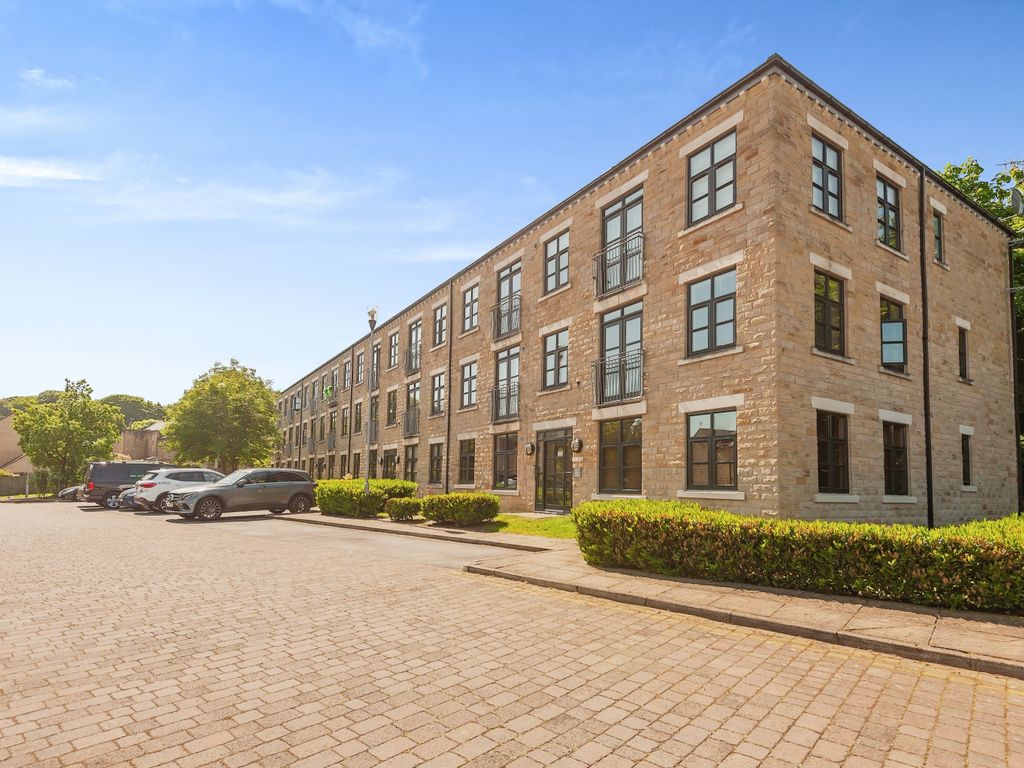 2 bed flat for sale in Meadow Road, Bradford BD10, £180,000 - Zoopla