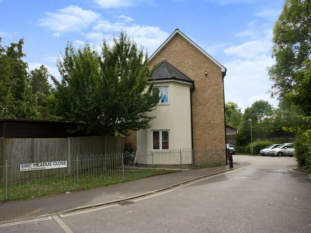 4 bed end terrace house for sale in Eric Meadus Close, Southampton SO18 ...