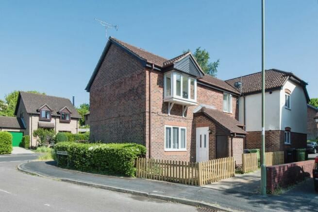 2 bed maisonette to rent in Waldon Gardens, West End, Southampton SO18 ...