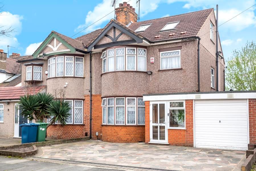 4 Bed Semi Detached House To Rent In Chestnut Drive Pinner Ha5 £2 700