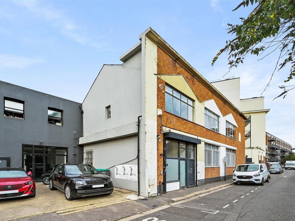 Property for sale in Canham Road, London W3 - Zoopla