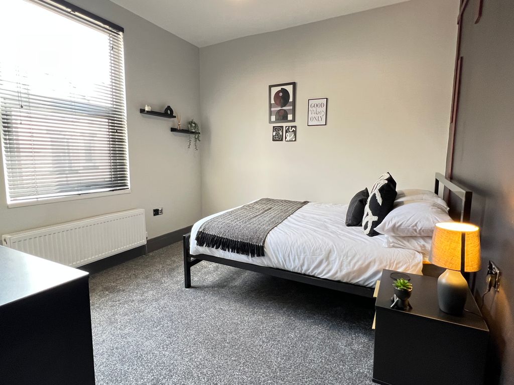 Room to rent in Ellers Road, Leeds LS8, £650 pcm - Zoopla