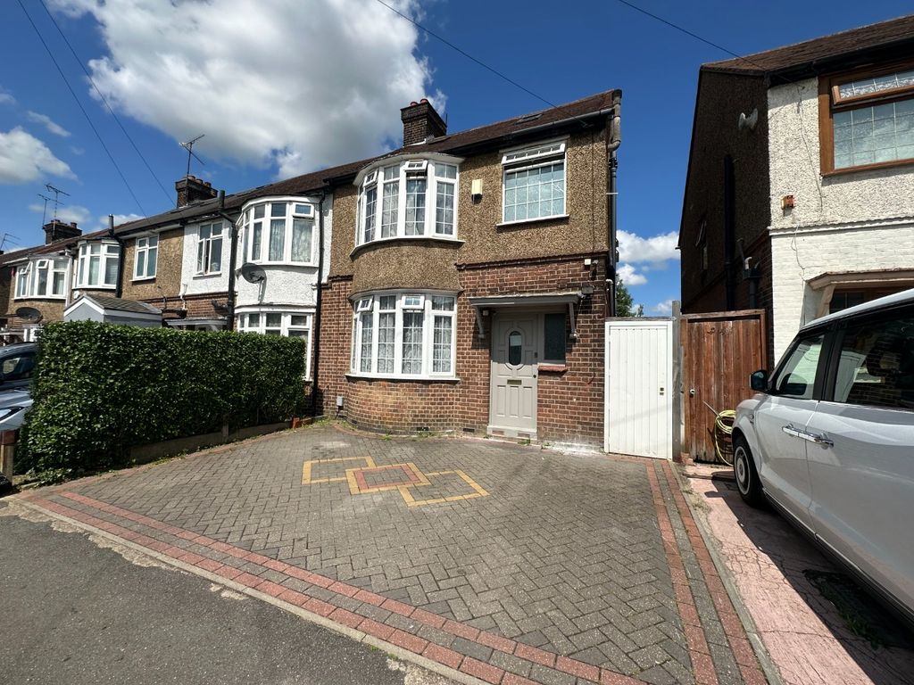 7 bed end terrace house for sale in Beechwood Road, Luton, Bedfordshire ...