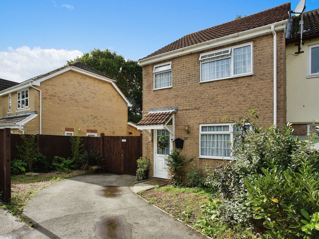 3 Bed End Terrace House For Sale In Bluebell Close Locks Heath
