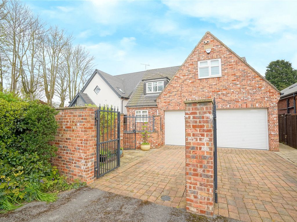 4 Bed Detached House For Sale In Moat Lane Wickersley Rotherham