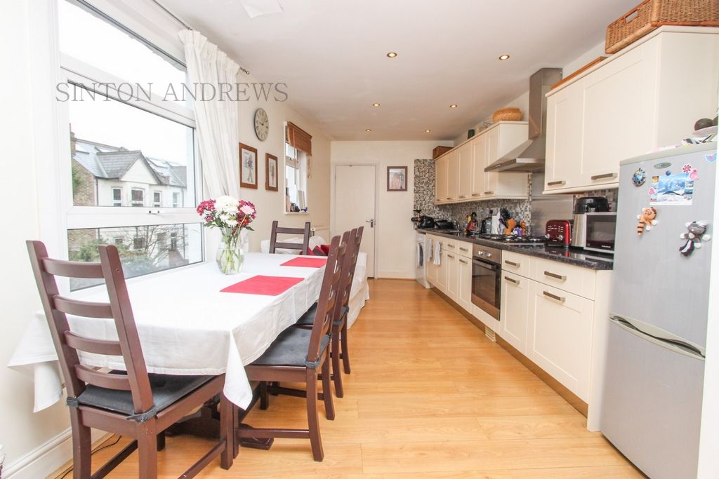 2 bed flat to rent in Murray Road, Ealing W5, £1,650 pcm - Zoopla