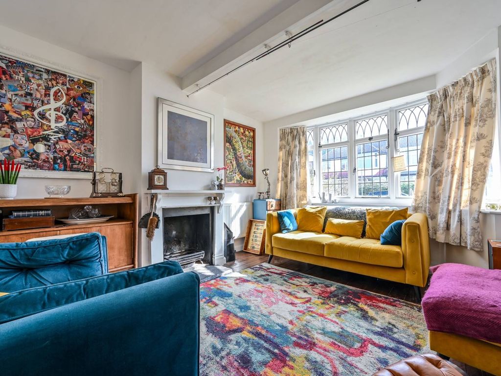 2 bed flat for sale in Berrylands, Surbiton KT5, £475,000 - Zoopla