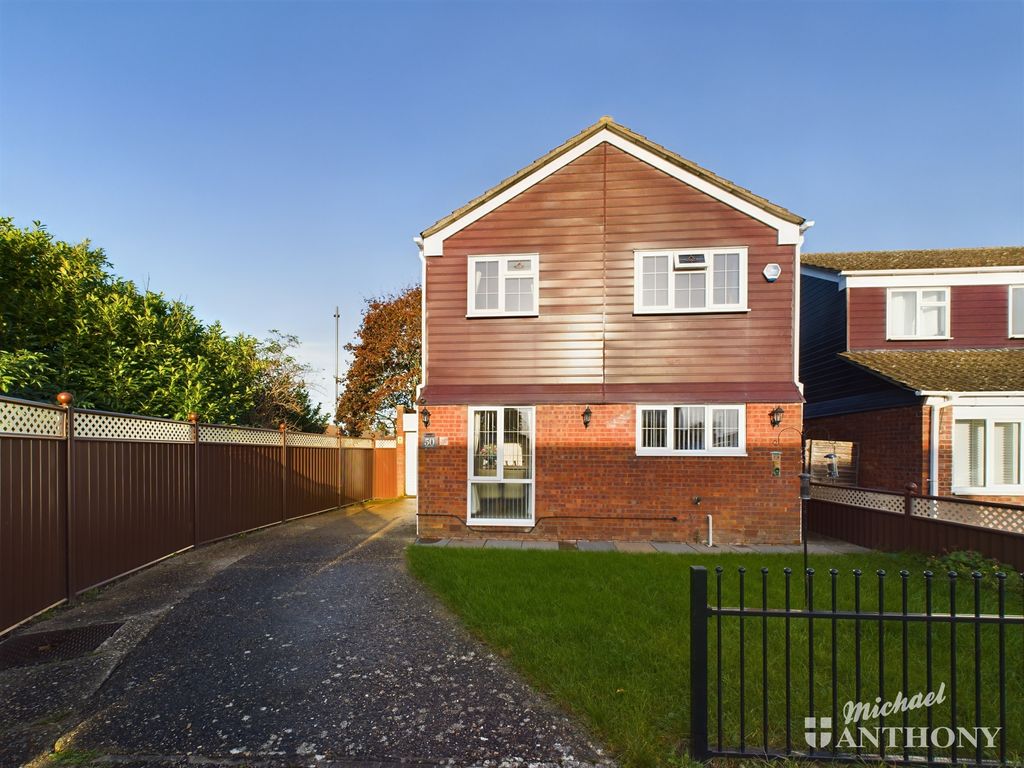 4 bed detached house for sale in Galsworthy Place, Aylesbury HP19, £ ...