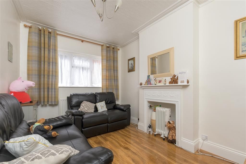 4 Bed Terraced House For Sale In Park Avenue Northfleet Kent Da11 £