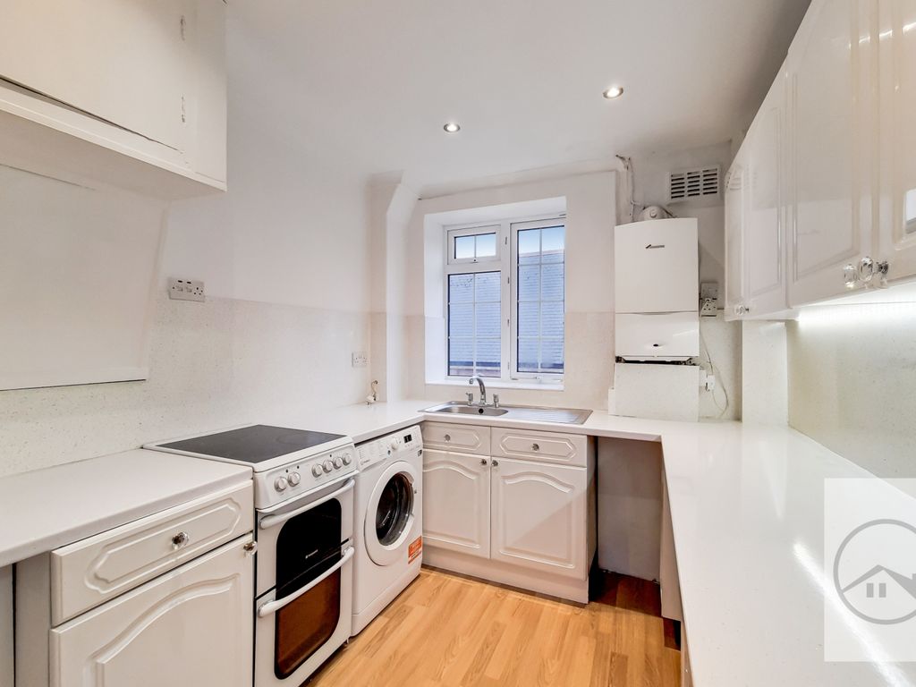 2 bed flat to rent in Tabor Court, High Street, Cheam SM3 - Zoopla