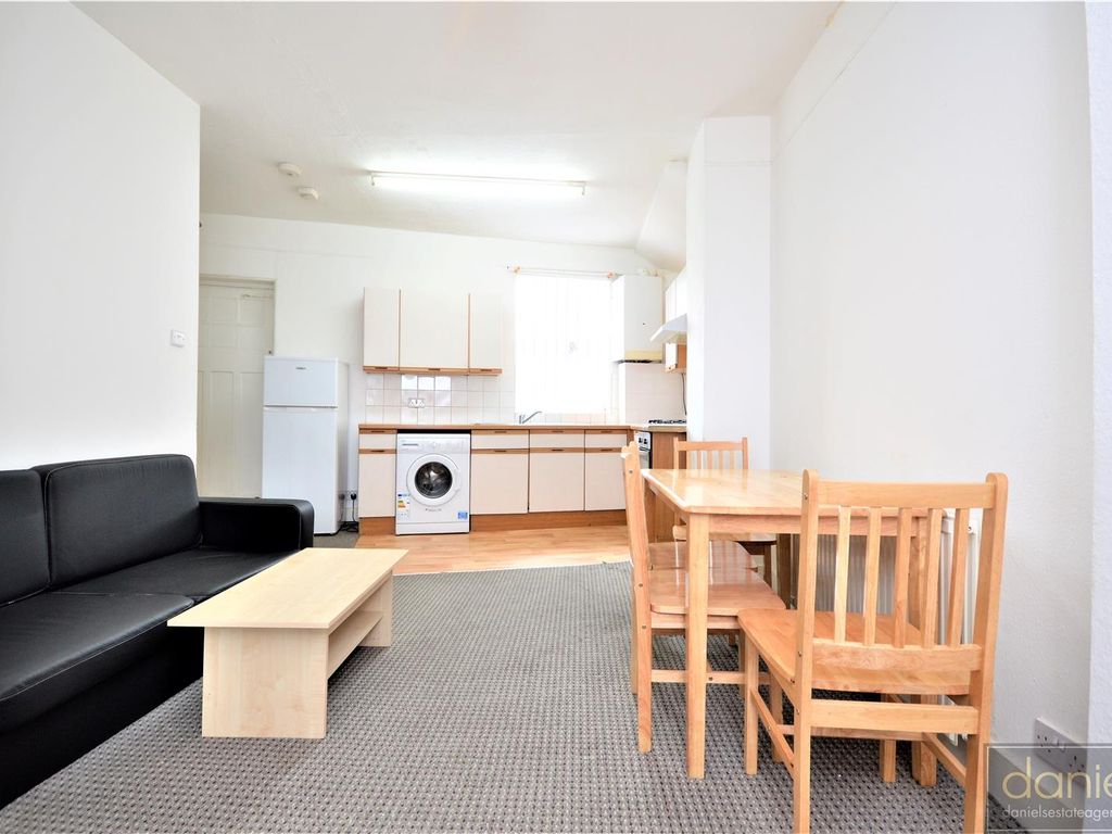 1 bed flat to rent in Neasden Lane, London NW10, £1,250 pcm - Zoopla