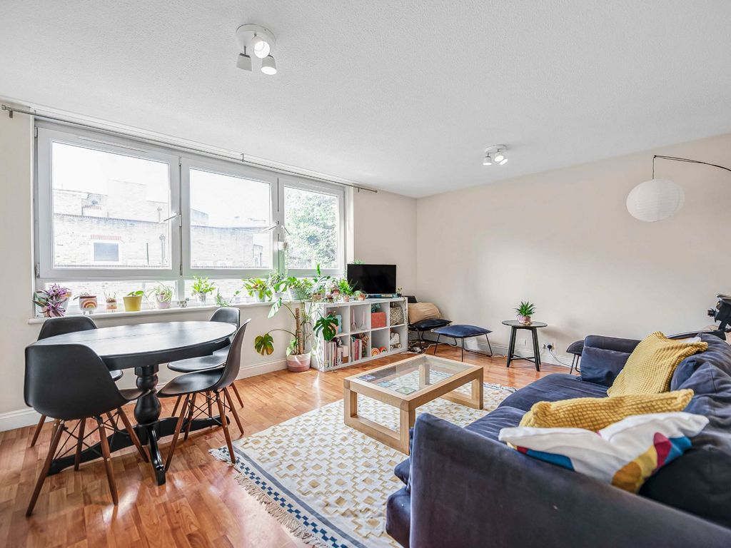 3 bed flat for sale in Westbridge Road, London SW11, £450,000 - Zoopla