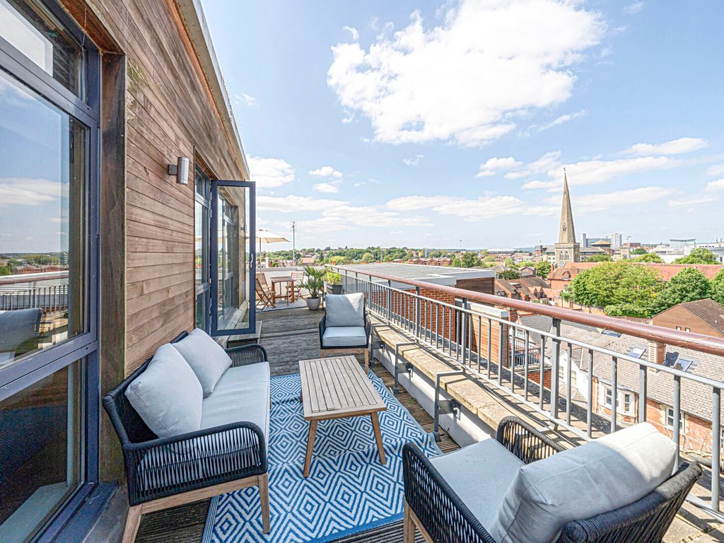 2 bed flat for sale in Crown Street, Reading, Berkshire RG1, £385,000 ...