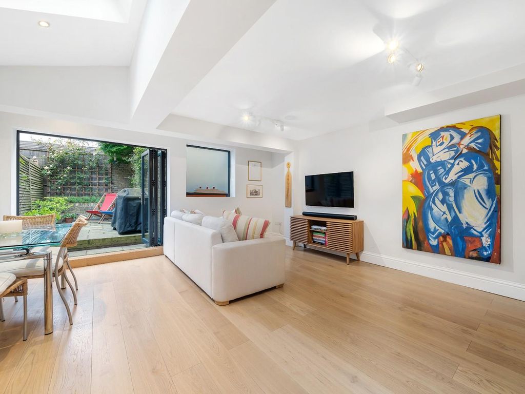 2 bed flat for sale in Lyham Road, London SW2, £625,000 - Zoopla