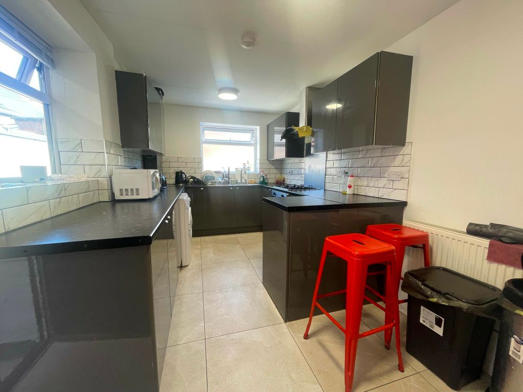 5 bed shared accommodation to rent in Belsay Place, Newcastle Upon Tyne ...