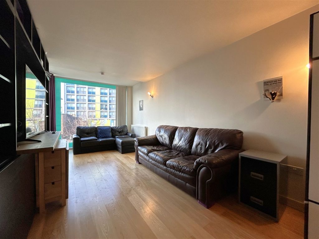 1 bed flat for sale in Vantage Building, Station Approach, Hayes UB3, £ ...