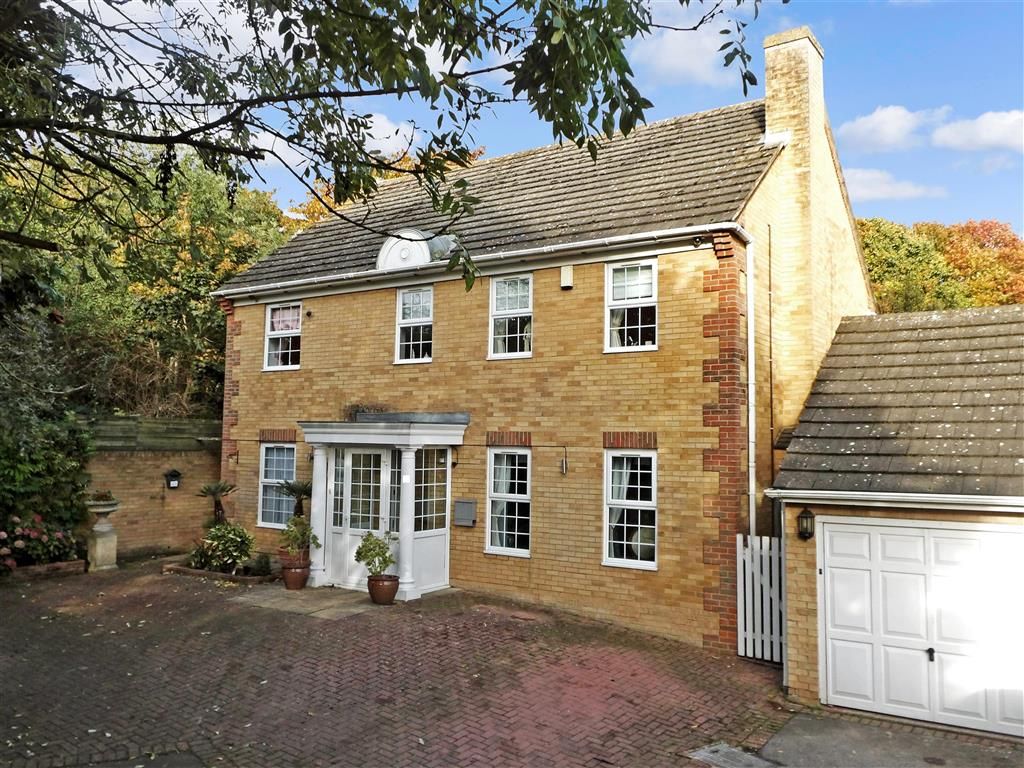 4 bed detached house for sale in Clarendon Drive, Strood, Rochester ...