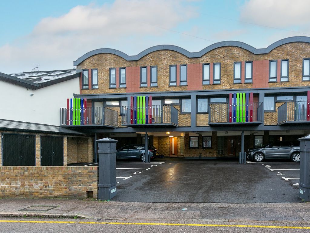 3 bed end terrace house for sale in Vale Road, Bushey, Hertfordshire ...