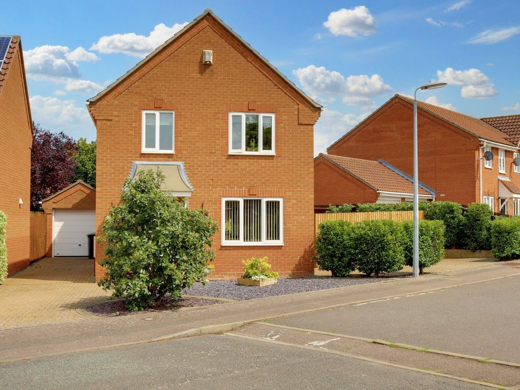 4 bed detached house for sale in Chestnut Rise, Burwell CB25 - Zoopla