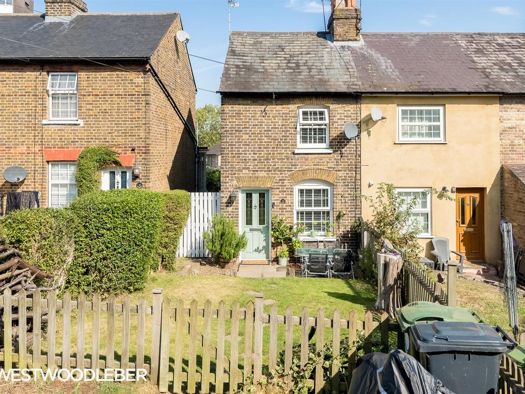 2 Bed End Terrace House For Sale In Bell Lane Hoddesdon En11 £325 000